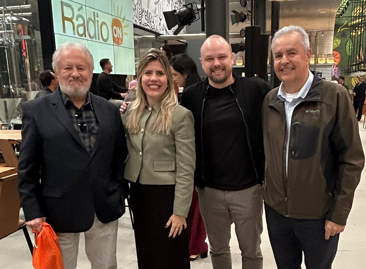 Rádio Alvorada celebra 47 anos e lança assistente digital Sol